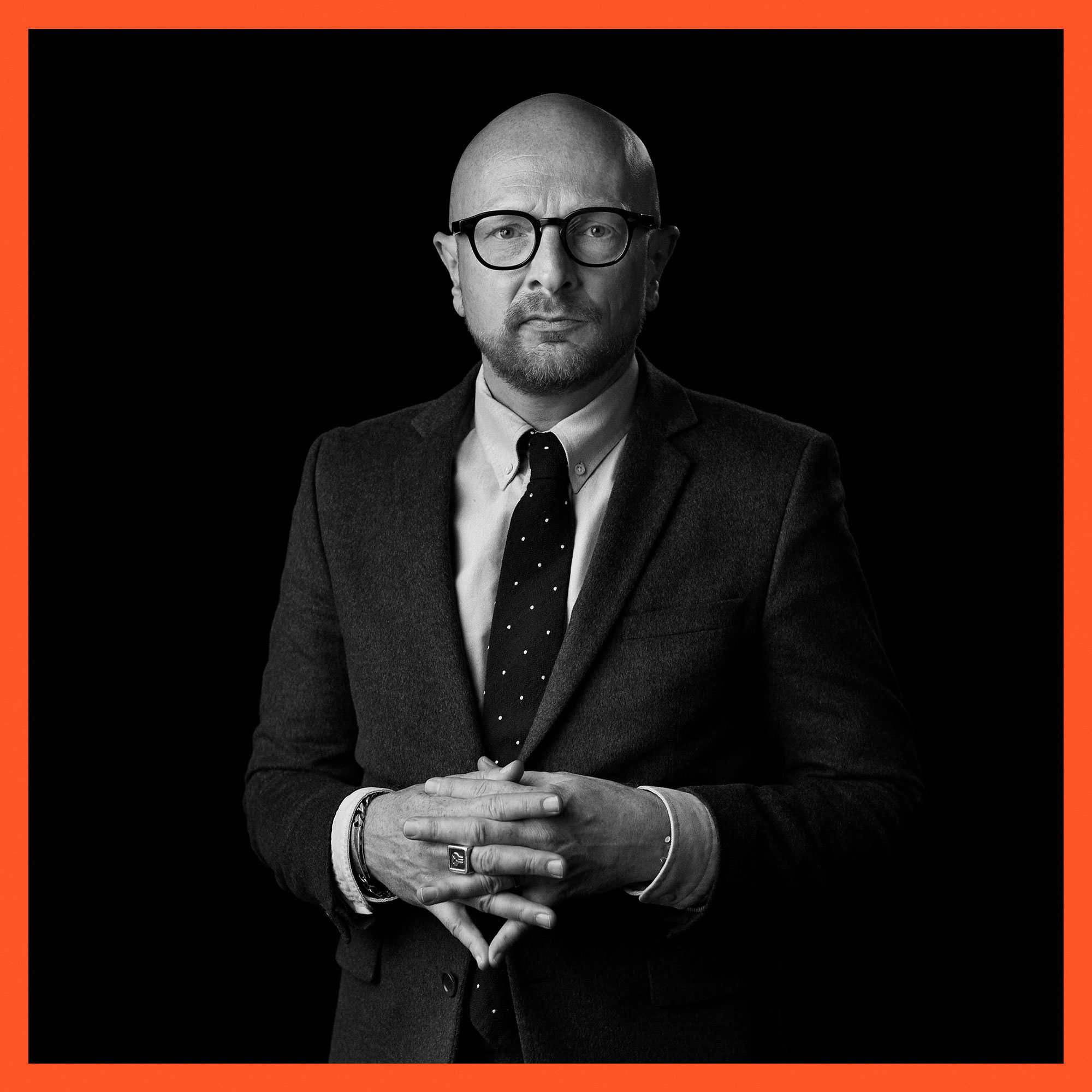 Mads Brügger om fornøjelsen ved at bide sig fast, superskurken Doktor ...